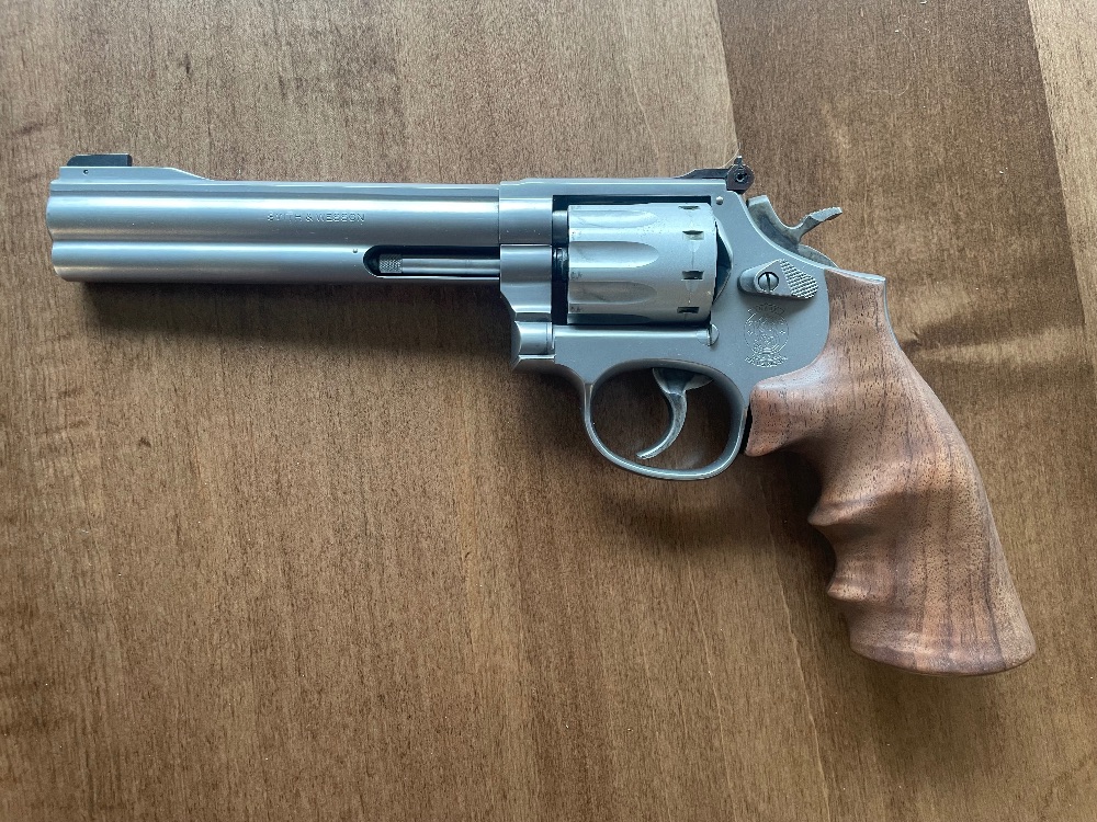 Smith & Wesson 617-2 6” .22lr pre-lock